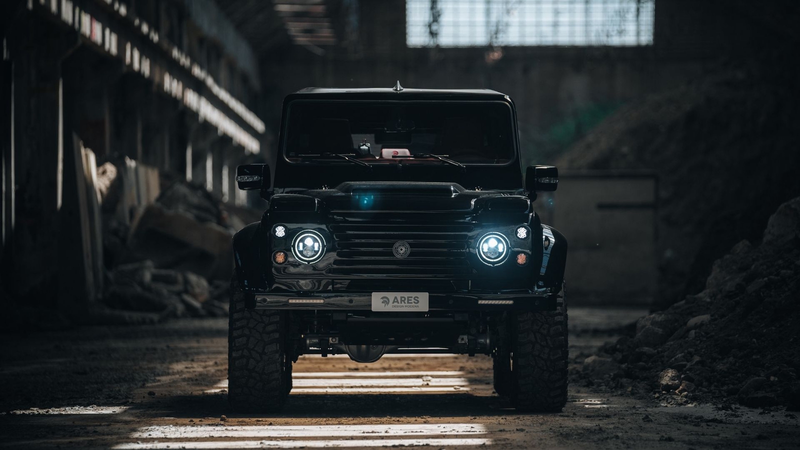 ARES Modena - ARES Modena presenta il nuovo Land Rover Defender V8 Hardtop