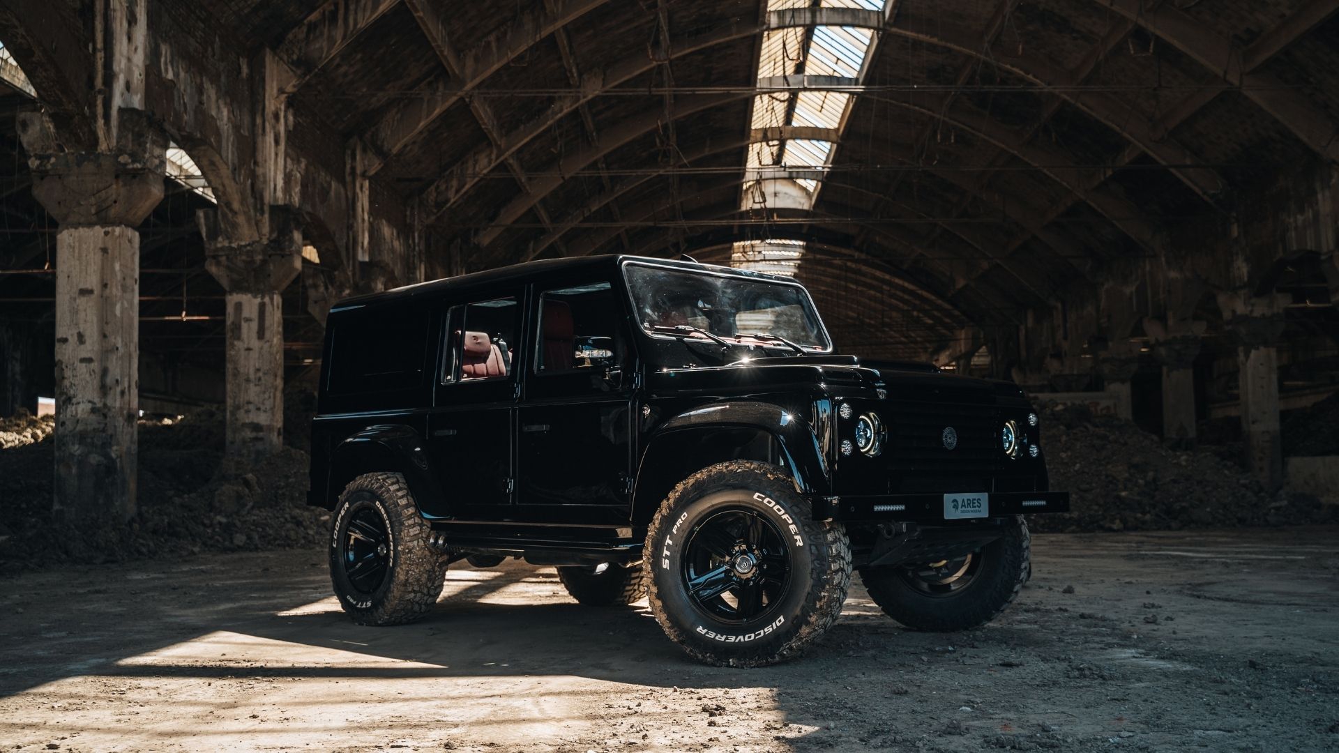 ARES Modena - ARES Modena presenta il nuovo Land Rover Defender V8 Hardtop