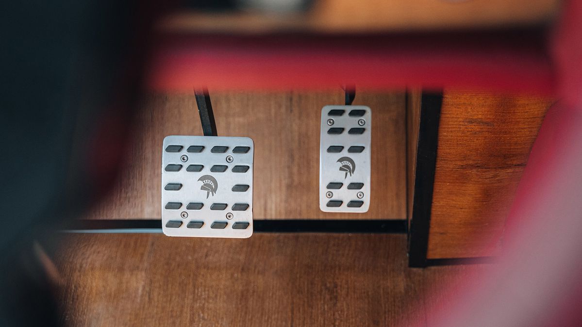 ARES Modena - Defender Ultra V8